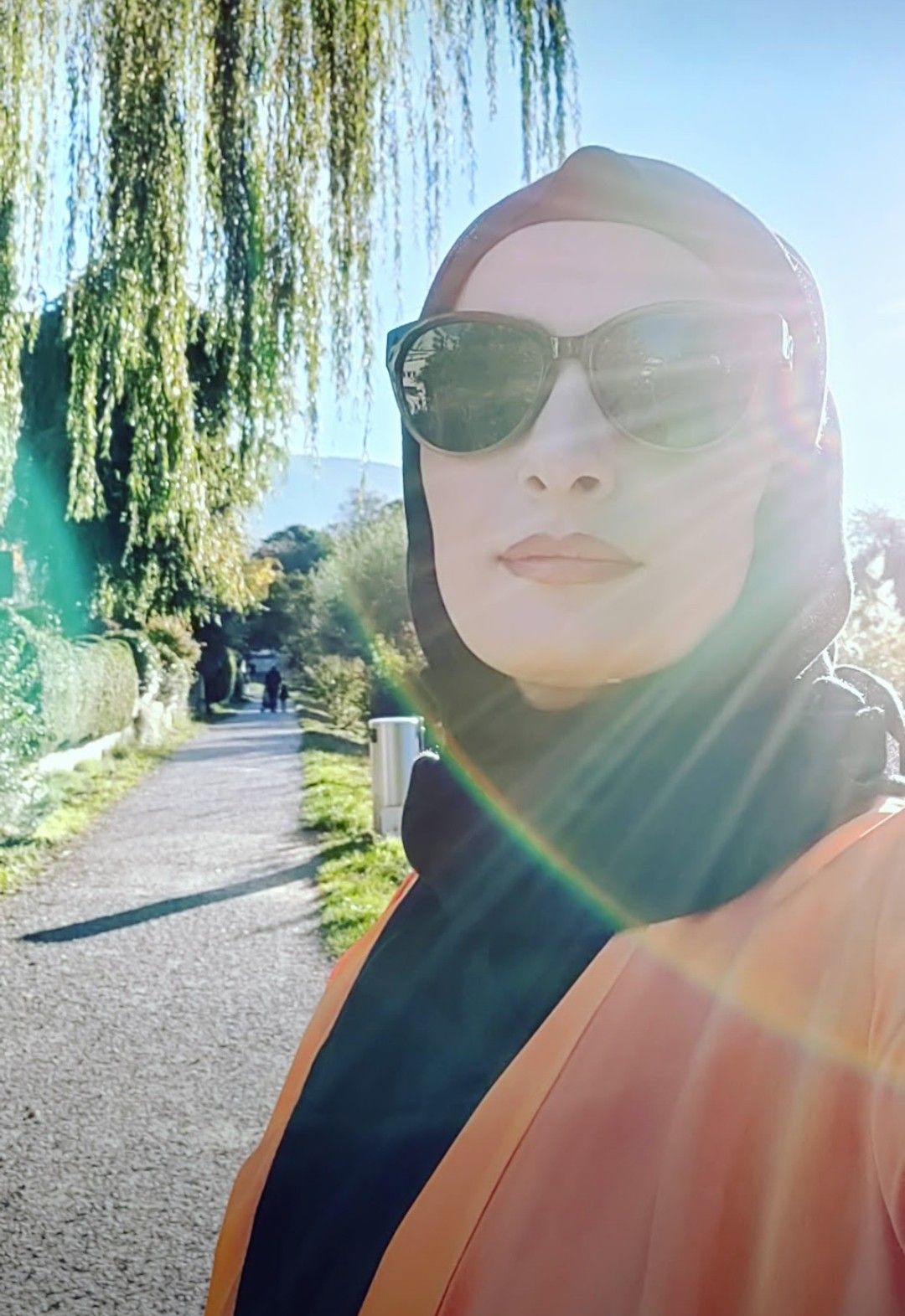 Çaste poetike me poeten:-Florijana JASHARI - Qendra Press