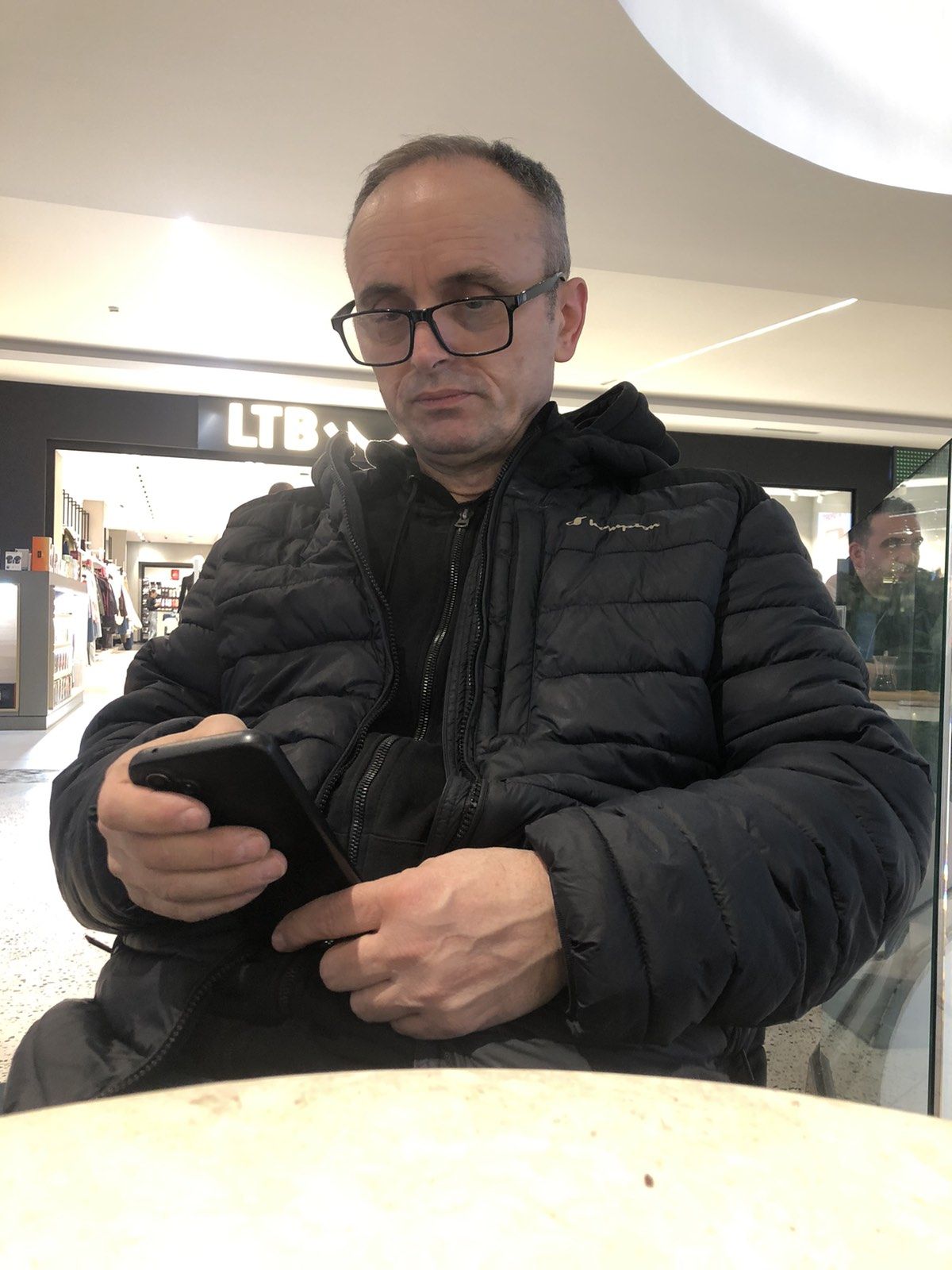 Çaste poetike me poetin;-Ramadan KOLUKAJ - Qendra Press