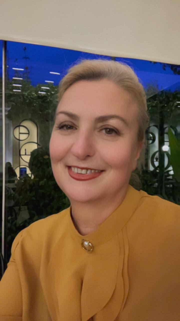 Çaste poetike me poeten;-Elvira ZENELI - Qendra Press